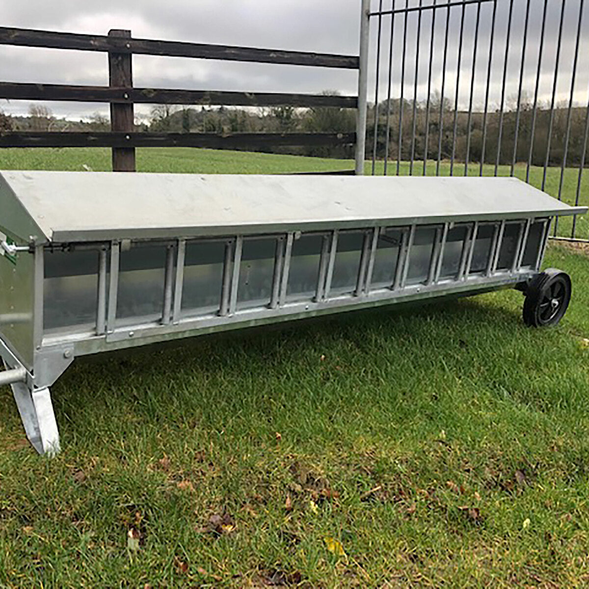 GIBNEY LAMB CREEP FEEDER ON WHEELS 2.4mtr – Topline Murphys